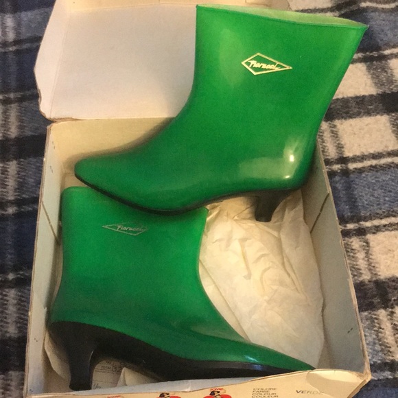 Fiorucci | Shoes | Rare Fiorucci Vintage Bright Green Kitten Heel ...